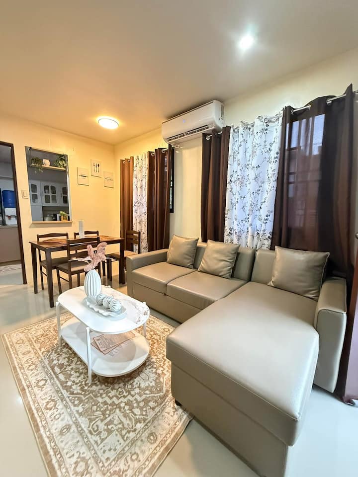 Cozy 2br Townhouse Near Airport W/ Ac & Kitchen - Dumaguete