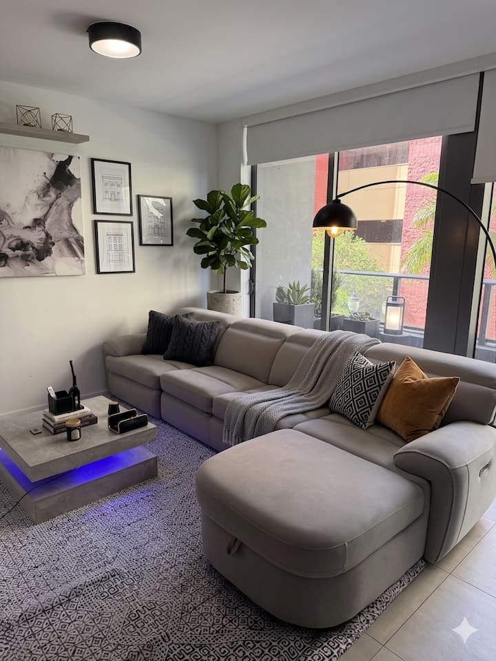 Modern Cozy Apartment | Sleeps 4| Pool & Gym - Miami