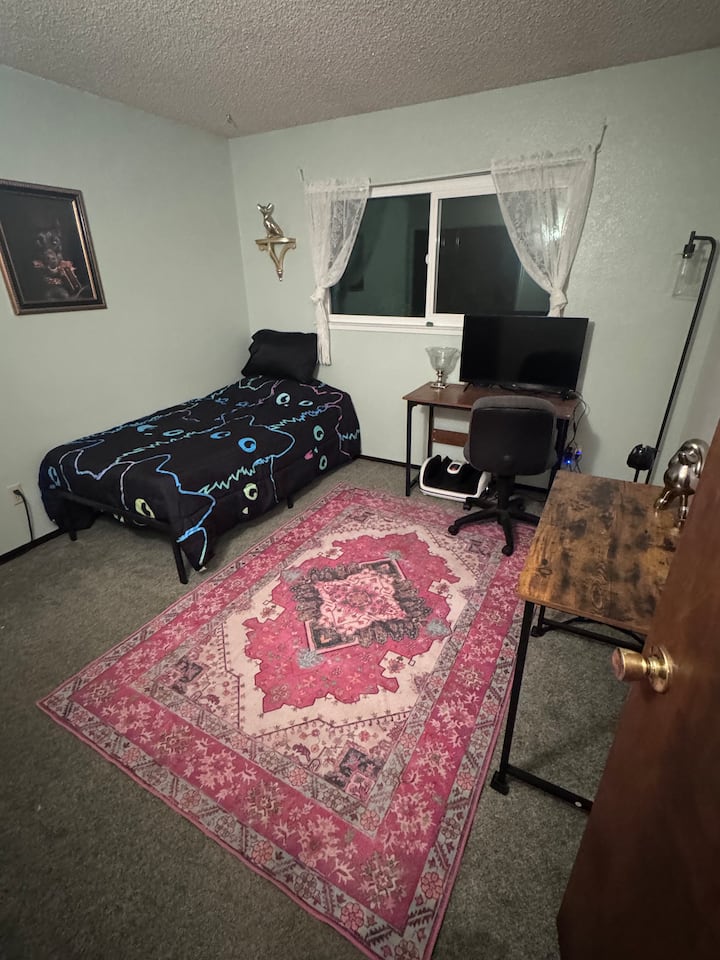 The Shasta ‘Resort’: Your Cozy Mt. Shasta Basecamp - Mount Shasta, CA