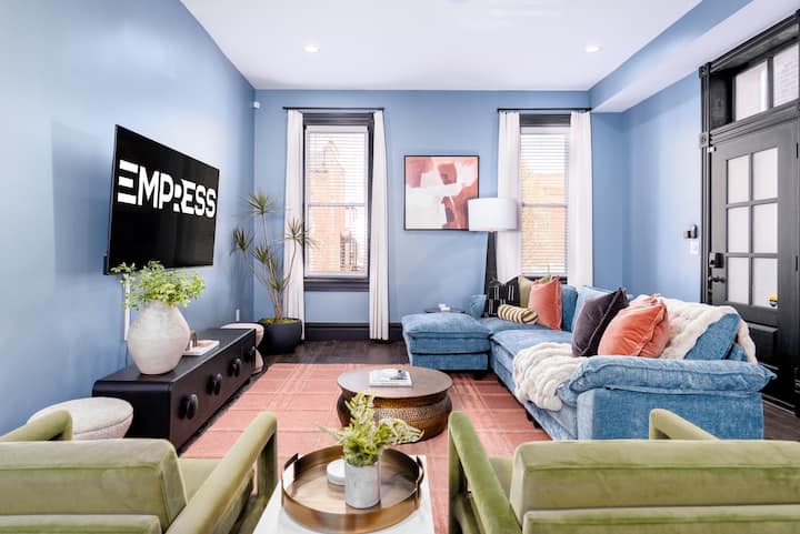 The Lou Luxe: Epic Game Room, Hot Tub & Fire Pit! - Saint-Louis, MO