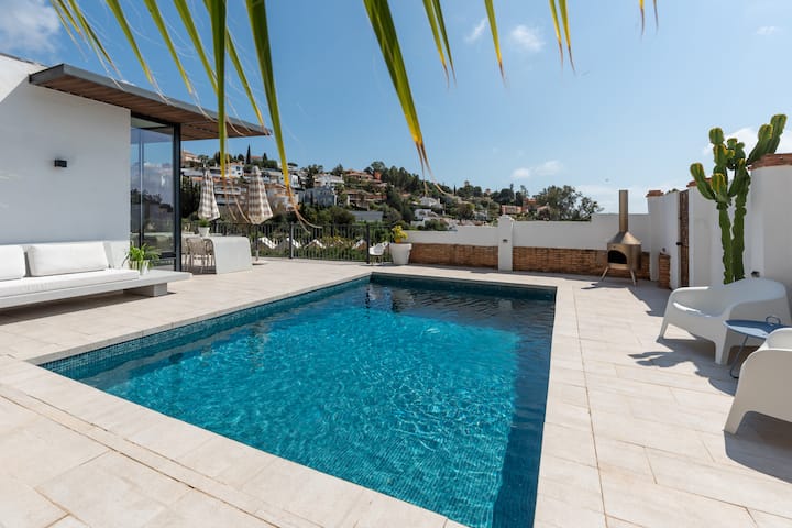 Sun & Seas Terrace Pool Villa - Málaga