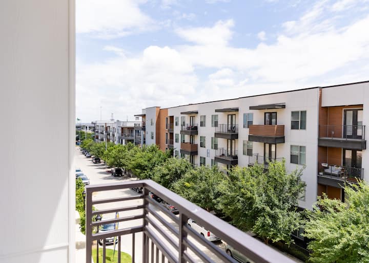 The Smokewood Stay - Stop 6 - Fort Worth