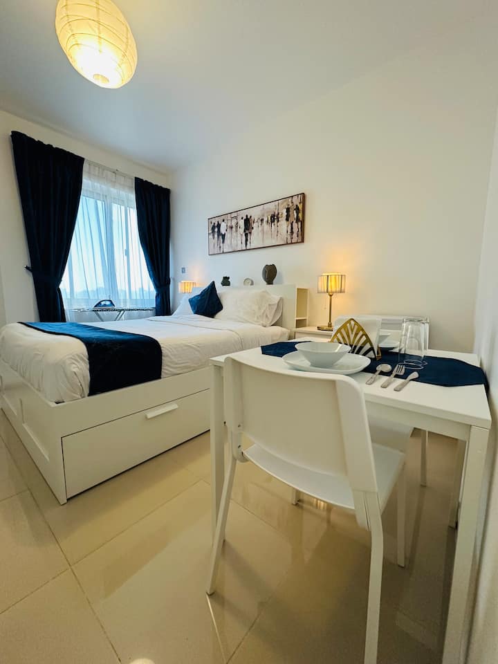 Master Room With Attached Bathroom-city Center - Abu Dhabi