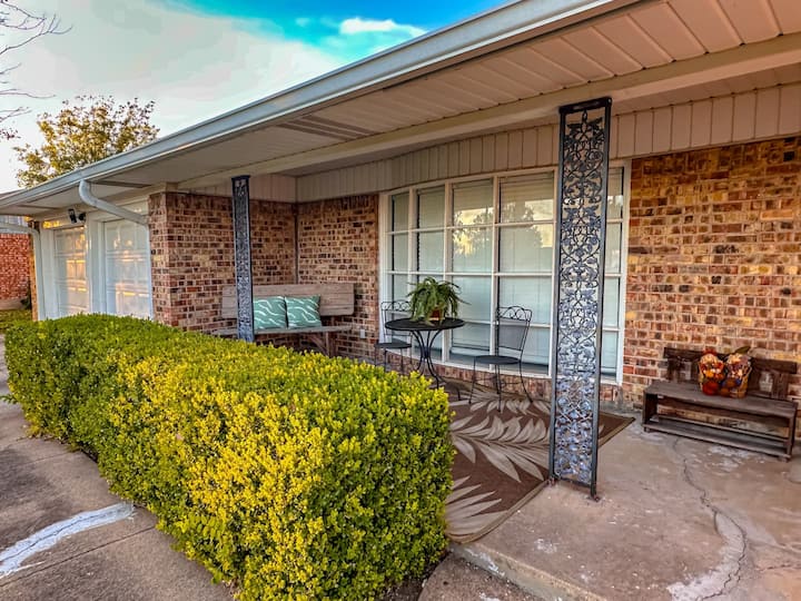 Spacious 4br Home W/pool Table Near Frank Buck Zoo - Gainesville, TX