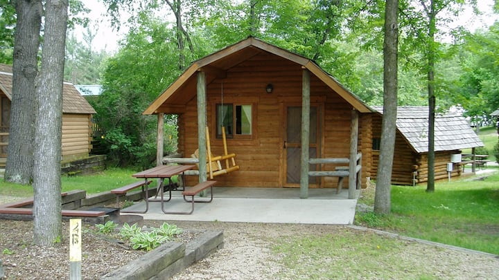 Classic Camping Cabin Sleeps 6 - Wisconsin Dells, WI