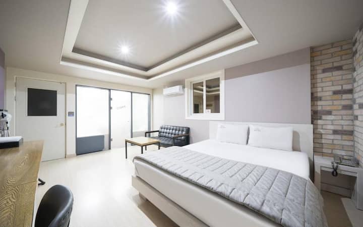 대구 수성구 | 특실 | 넓은객실 | 무료주차 | 넷플릭스 - 대구광역시