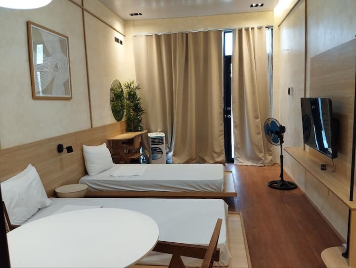 Sunset Lovers’ Retreat • Cozy Oceanfront Escape - Lemery