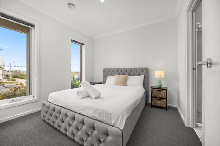 Wyndham Vale 3b Family Getaway - Werribee