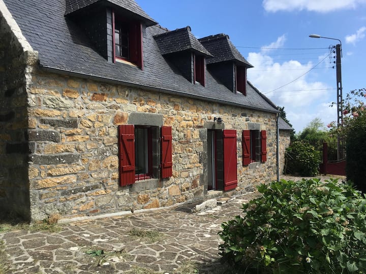 Penty Breton, En Bordure De L'étang Du Fret. - Crozon