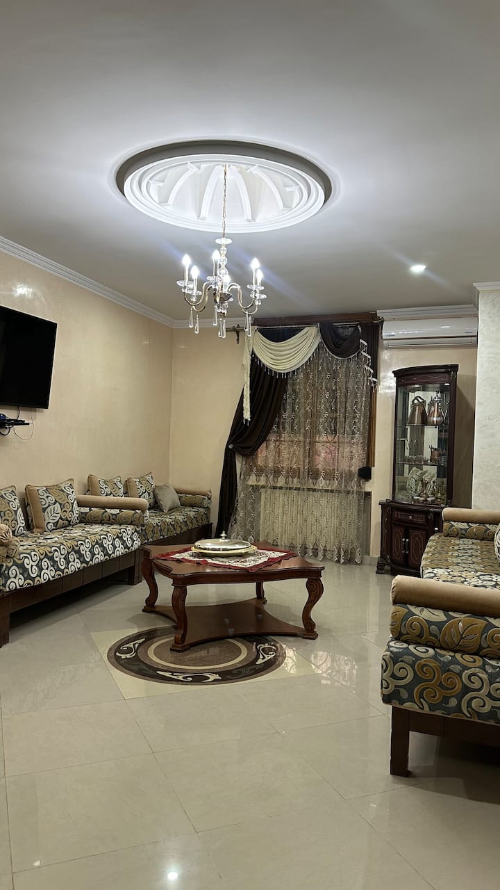 Villa Moderne Avec Piscine Intérieure à Louer - Oran