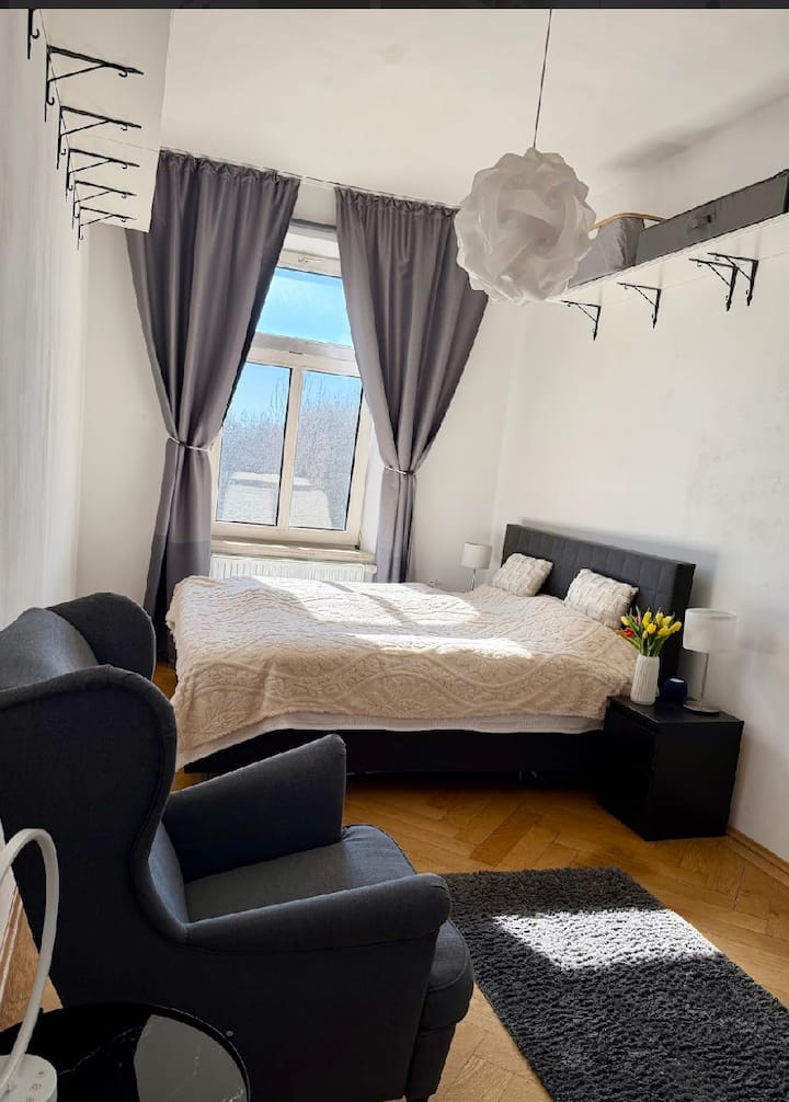 Bright Room In Harras - Munich