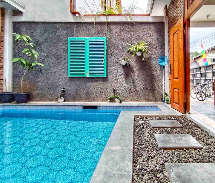 Beautiful Villa Near Malioboro, With Private Pool - Yogyakarta