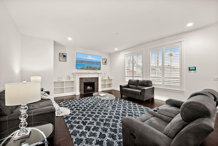 Po2: Orchard Villa- Primary Ensuite W Fireplace - Port Orchard, WA