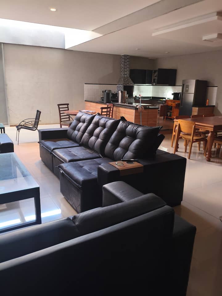 ÁRea De Lazer E Hospedagem De Alto Padrão. - Marília