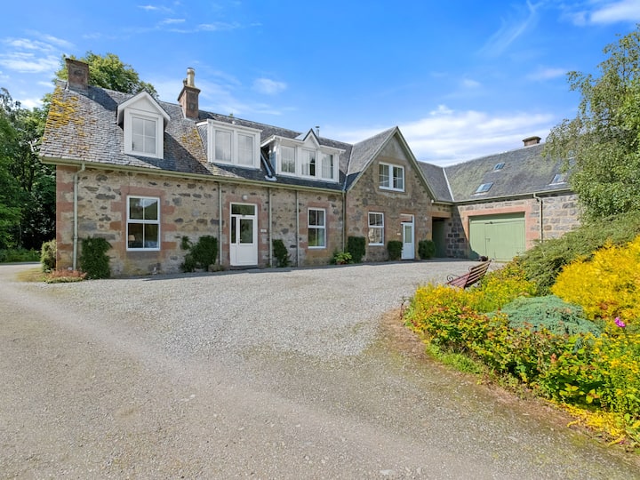 Old Stable & Dairy Combi By Interhome - Beauly
