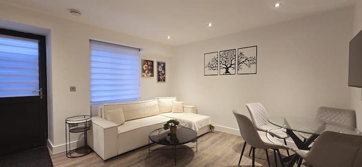 1 Bedroom Apartment In Reading Perfect For Builder - Henley-on-Thames