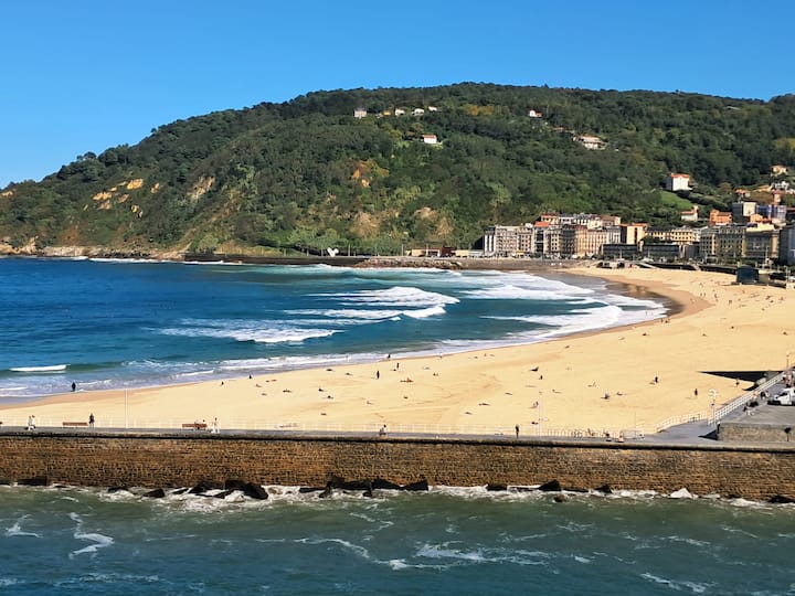 Piso En Edificio Neogótico Frente Al Mar - San Sebastian