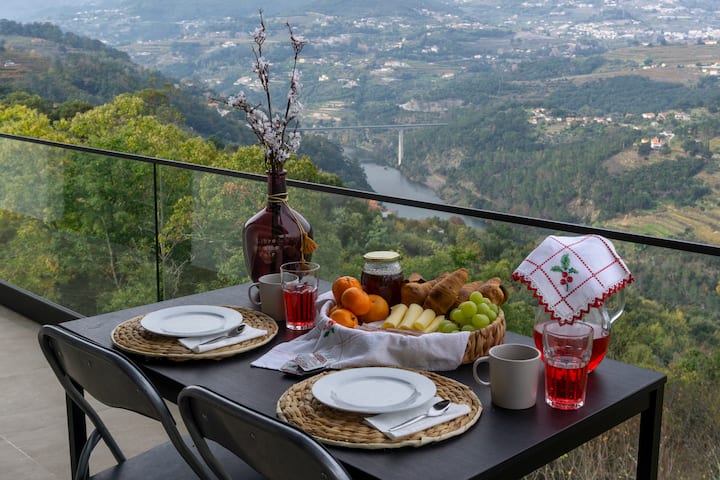 Cherry Douro Hill -
Retreat With Stunning Views - Resende, Portugal