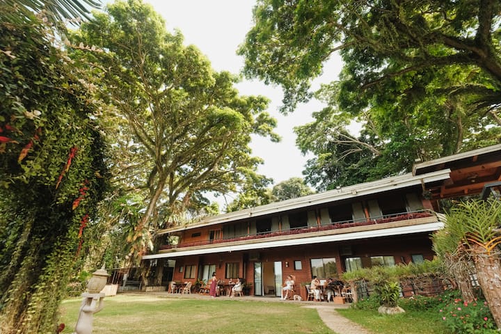 Acacia Suite At Adlawon Vacation Farm - Balamban