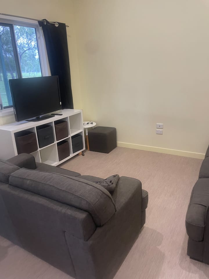 2 Bedroom Cottage, Situated On 1 Acre. - Bluewater