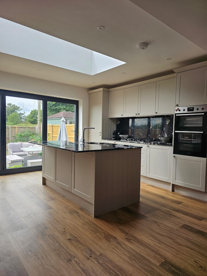 Modern 5 Bedroom Detached New Build Property - Westgate-on-Sea