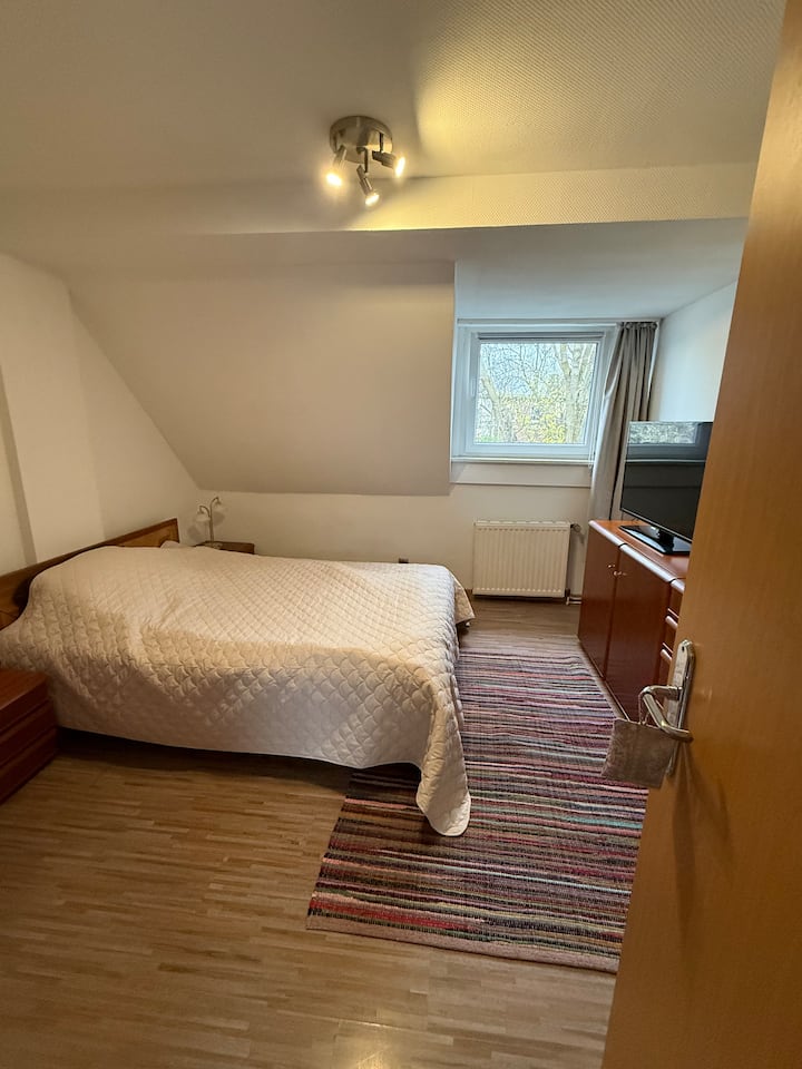 Schicke Dachgeschosswohnung Am Bresgespark - Mönchengladbach