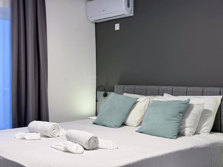 D'suites - Queen Studio Apartment With Balcony - Valletta