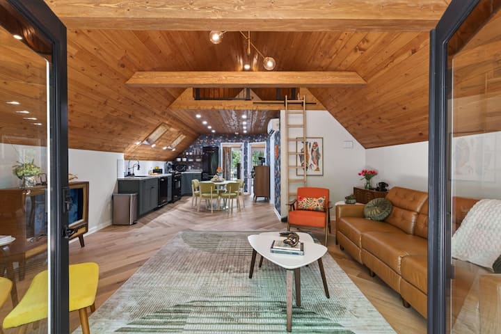 Wooded Mid‑century Escape W Fire Pit & Lake Access - South Carolina