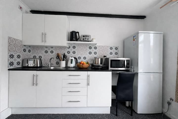 Self-contained Studio Room - Slough
