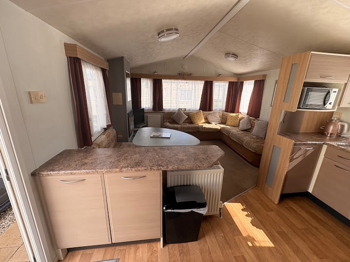 Spacious 8-berth Caravan At Harwich Holiday Park - Harwich