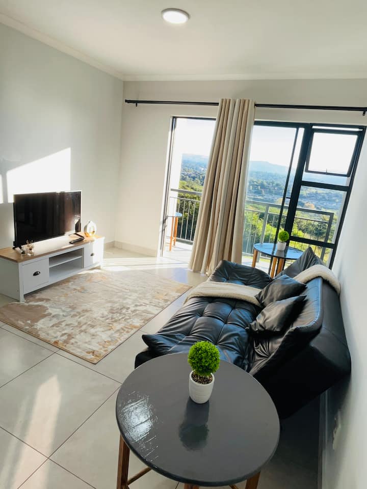 Poolside Stay With City View & Free Parking - Pietermaritzburg