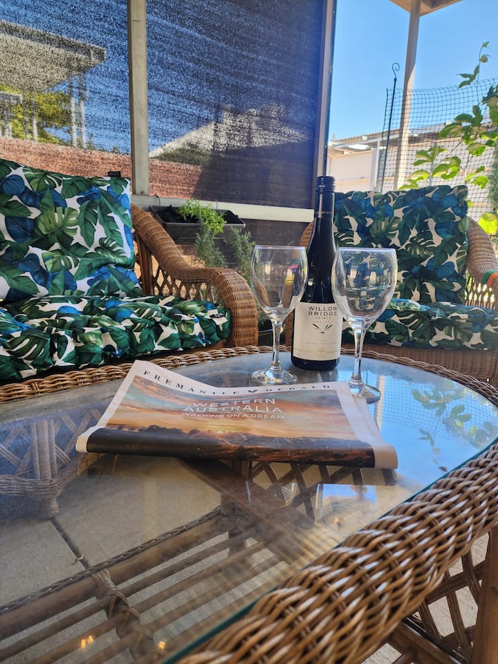 Laneway Retreat - Fremantle Station