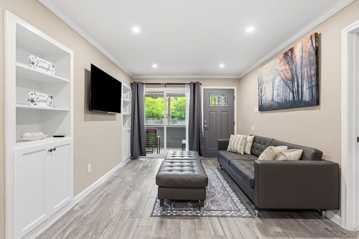 Stylish 2br | W/d | Patio | Pool Access | Park - Memorial - Houston