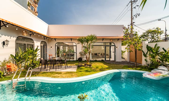 미케비치 도보 5분 | 무료픽업 | 조식서비스 | Bbq | 독채풀빌라 - Vietnam