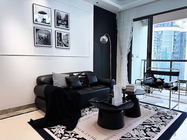 Rnf Johor Bahru · The Black & White Stay 2 Bedroom - Yishun