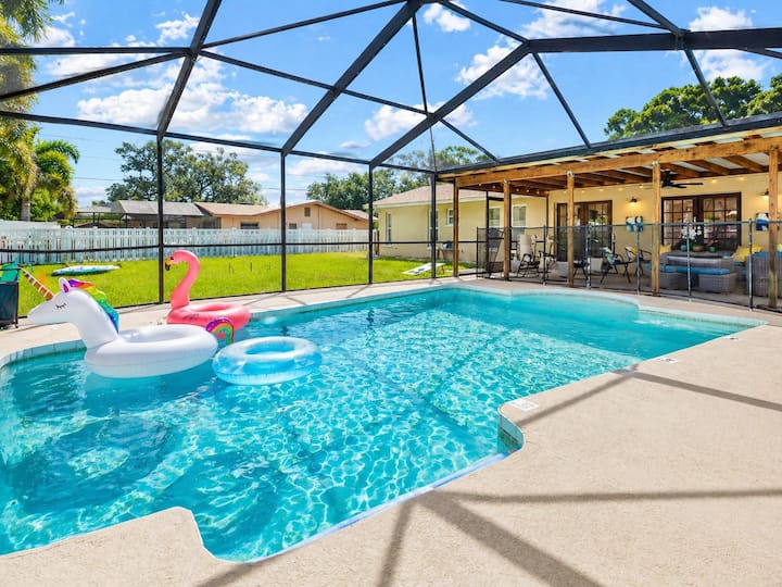 Private Pool 5br Home Minutes To Clearwater Beach - Clearwater, FL