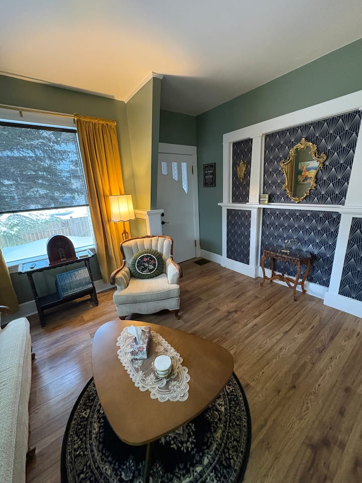 Welcome To Kelly's Bootleg Bungalow! - Thunder Bay