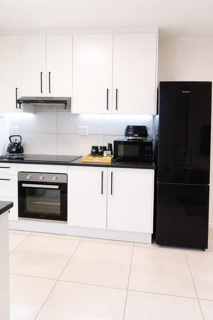 The Stay Edit | Modern 2br Aptmt In City Junction - Namibia