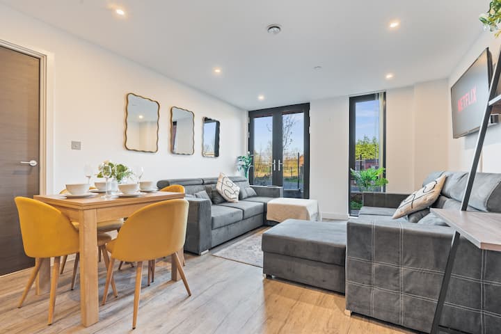 Stylish Spacious Flat For 8 Near York Centre - York