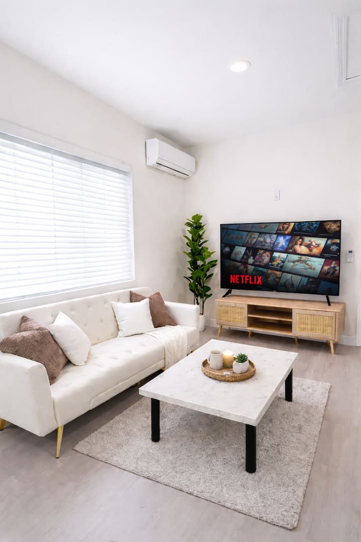 Cozy Guesthouse W/ Private Entrance - Surfside Beach, CA