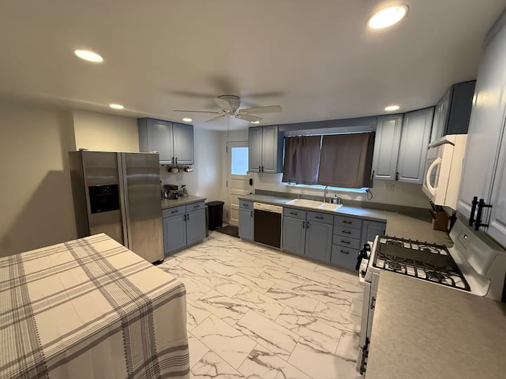 Modern South Side Home | Prime Location | Walkable - Pittsburgh, PA