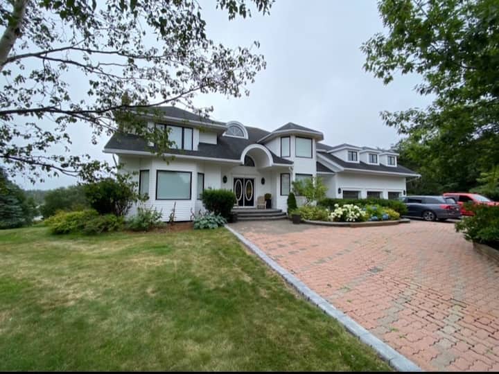 Private Lakefront Pool Home In St. John’s, Nl! - 세인트 존스