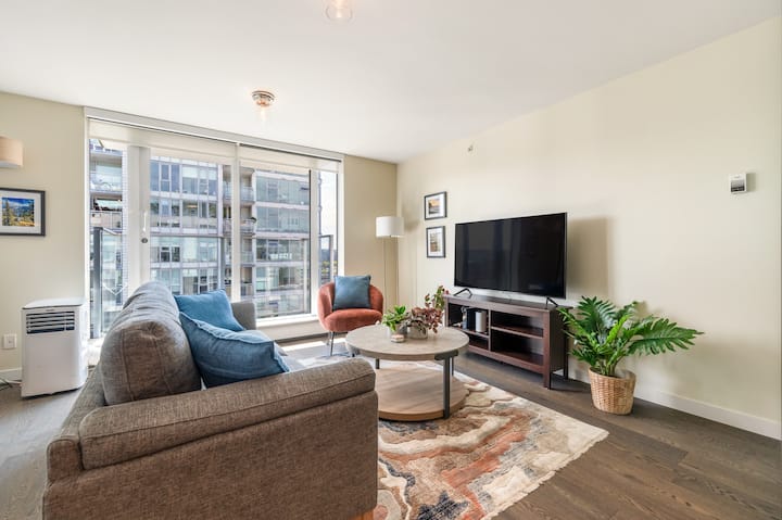 Downtown Water View Studio | Free Parking - Vancouver