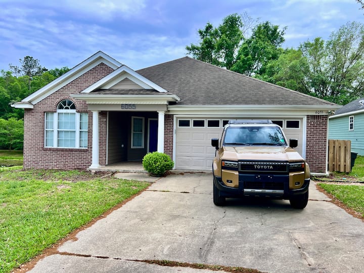 Spacious Retreat W/vaulted Ceilings+screened Patio - Tallahassee, FL