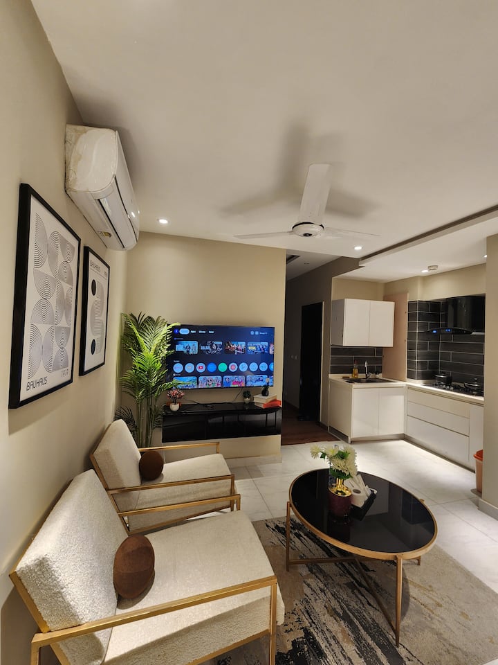 Executive 1bhk Studio/opus/gym/selfcheckin/gulberg - Lahore