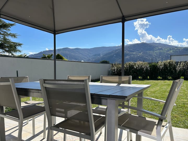 Appartement Dans Villa Récent. - Foix