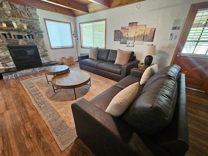 Oakhurst Getaway: Game Room, Hot Tub & Fire Pit - Yosemite National Park, CA