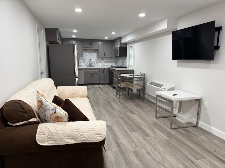 House By The Creek - Kennesaw, GA