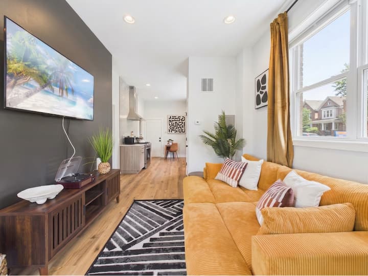 The Zen Duplex: Two Private Suites For Groups - Lincoln Park - Chicago