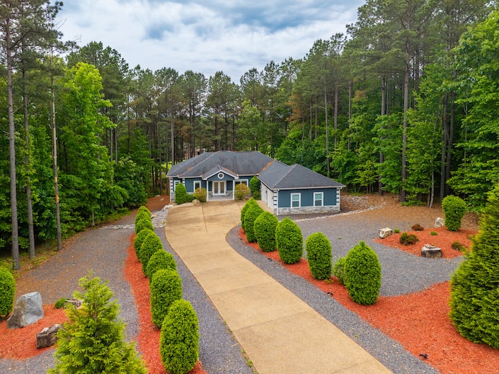 Luxury Golfcourse View 2 Bedroom Home W/ Deck - Hot Springs Village, AR